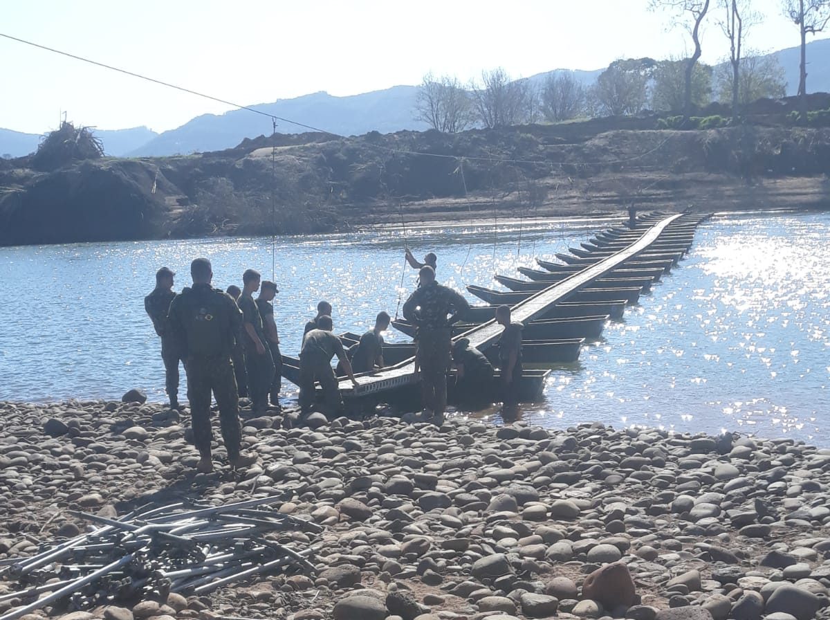 Exército remove passadeiras para travessia de pedestres após conclusão ...
